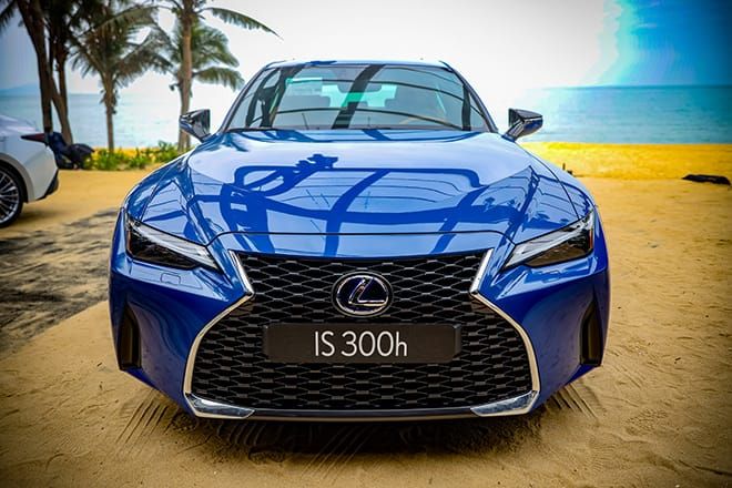 Lexus IS thế hệ mới ra mắt tại Việt Nam, giá bán từ 2,1 tỷ đồng