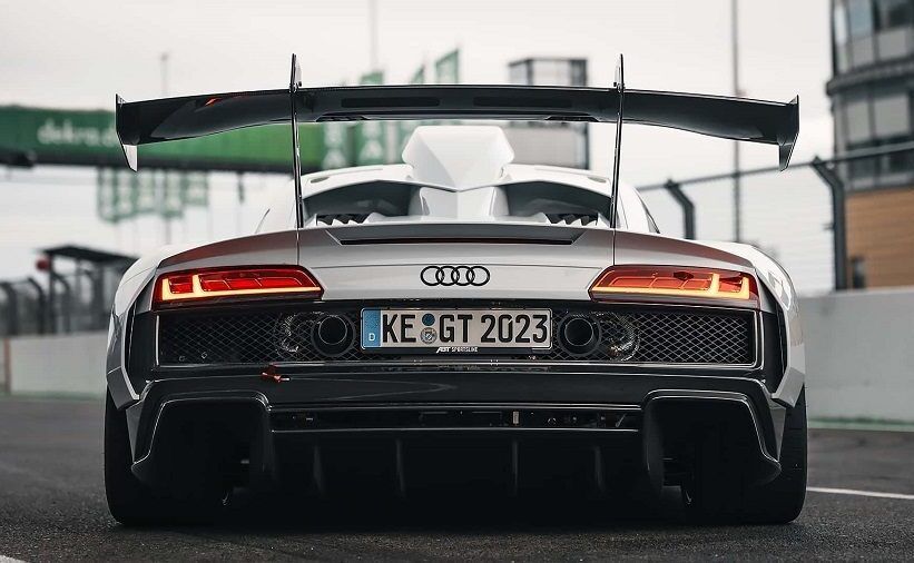 Audi R8 GT2: Sức Mạnh Đường Đua Trên Đường Phố